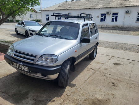 Sotiladi Niva Chevrolet