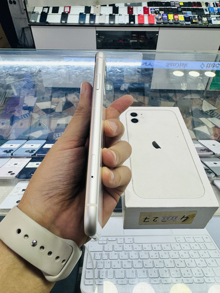 iPhone 11  64 gb white ideal