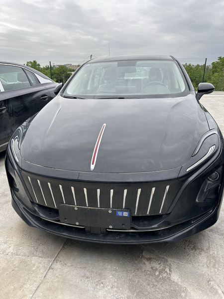 Hongqi E-QM5 450 km