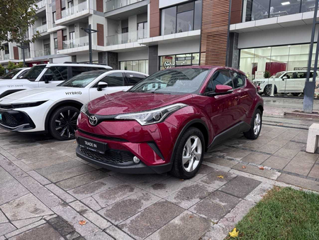Автомобиль Toyota C-HR