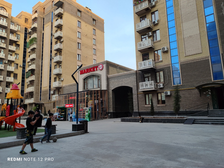 Yangi Hayot tumanida 2 xona +Hol dom sotiladi. Green Haus 3-metro beka