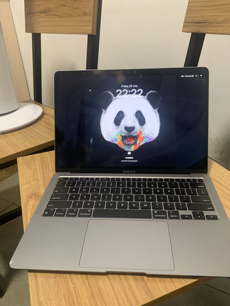 Macbooc Air 13 8/256gb M1 chip karopka dakument bor yomkost 98%