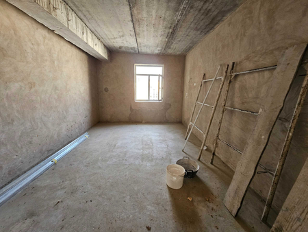 1 xonali 50m² 6-qavat sotiladi.