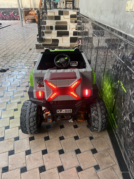 Detskiy moshina Jeep