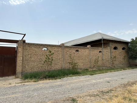 Hovli sotiladi korobka