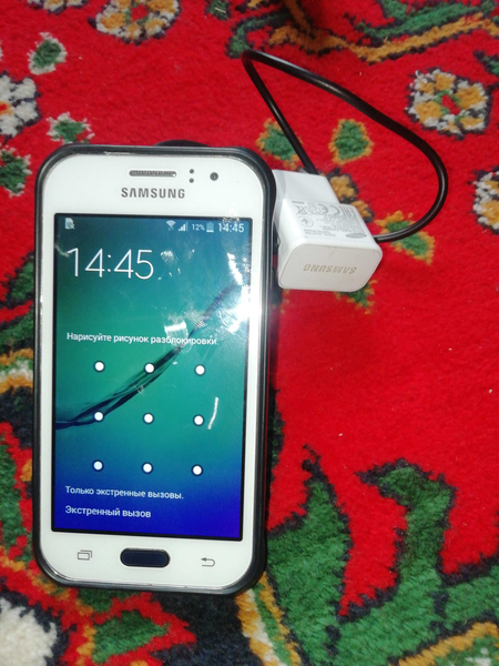 Samsung j1 ase sotiladi