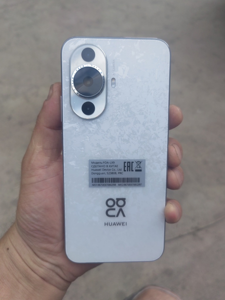 Huwaei nova 12 s