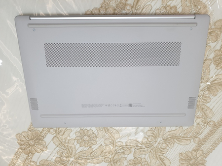 Deyarli yangi notebook/ AMD Ryzen 3-7320U/ Oxirgi yangi pokaleniya