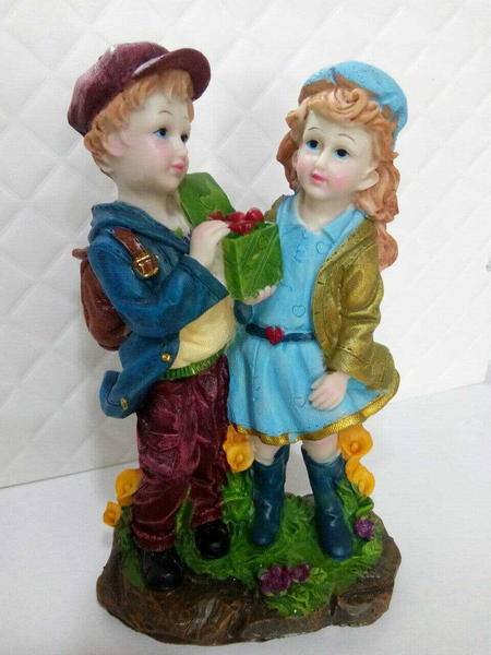 Статуэтки мальчик и девочка!