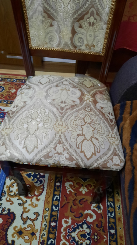 Продаётся стол и стулья