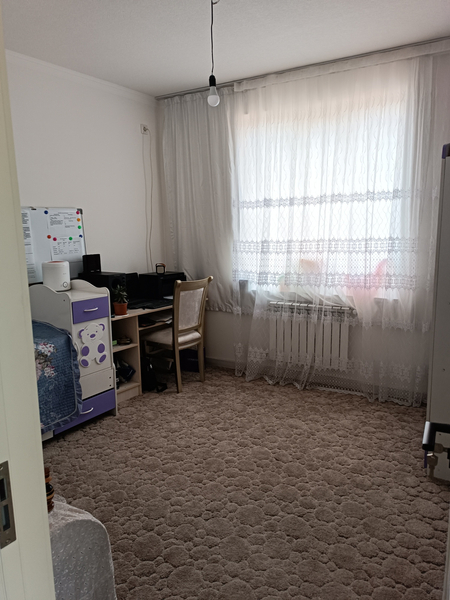Hovli sotiladi. Selxoz insitut tarafda.
