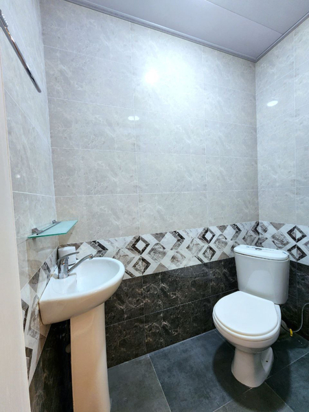 Срочно продаётся 3х комнатная квартира. Согдиана(мечет) 2этаж.