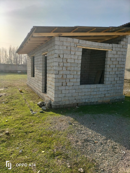 Uchastka, srochna sotiladi