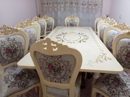 Стол стул сотилади.