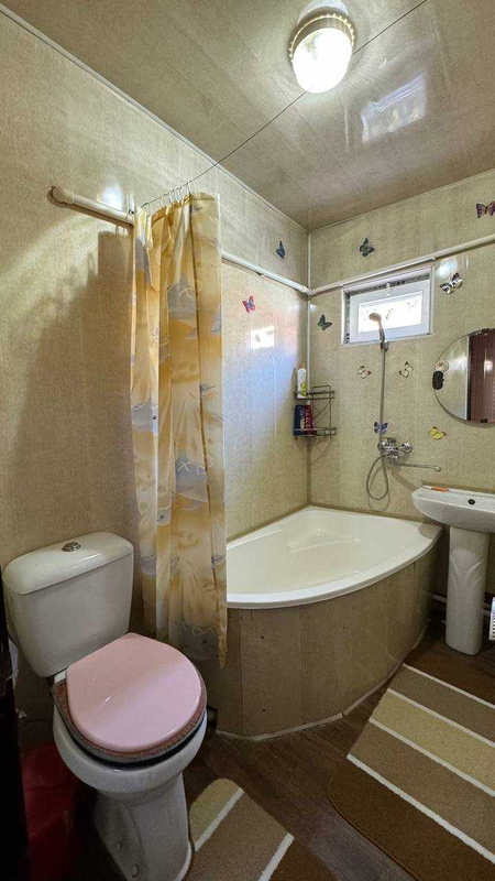 Уютный Домик, расположен в районе Азербайджанского культурного центра.