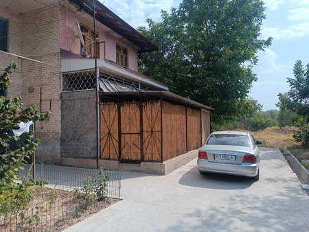 Продается СВОЯ 1 в 3 1/1/2 а Янгибазаре