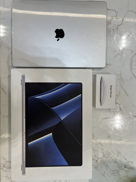 16-inch MacBook Pro with Apple M2 Max chip 32GB 1TB SSD