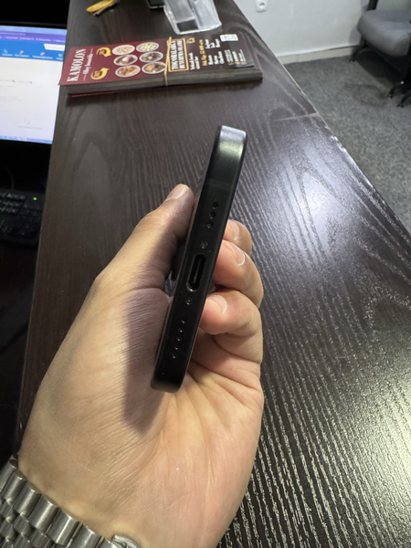 iPhone 15 128 DualSim 56sikl yengi karobka bor