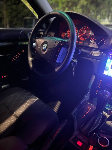 Продас BMW 528i своя
