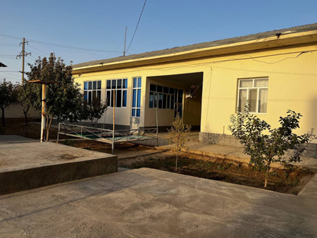 Hovli uy sotiladi
