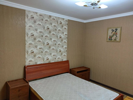 Мирабадский район улица Нукуская на против бутика Гламур 4 ком 171квм²