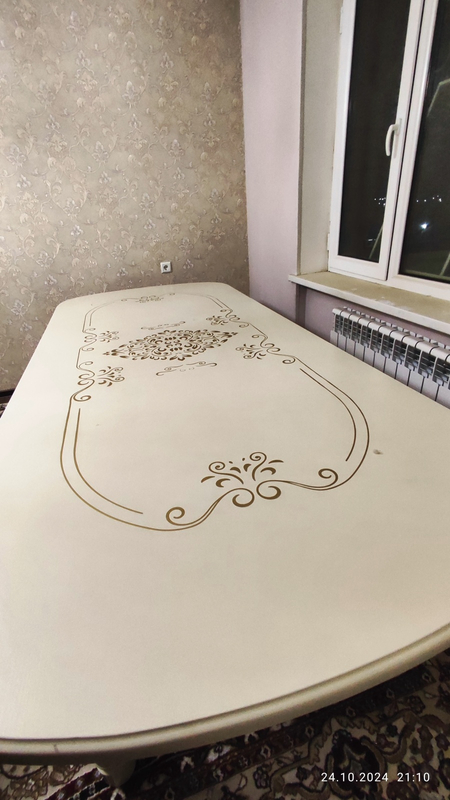 Продам стол срочно/Без стулов