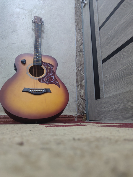 Ekvalazer 40 razmerli gitara, yangi hali ishlatilmagan 2024 yil.