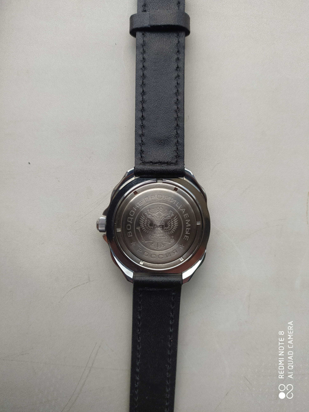 продам новые фирменные часы 