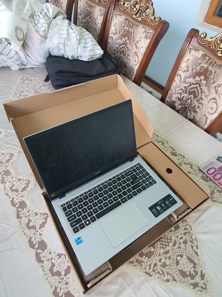 Acer aspire 3 cori3 pochti yengi juddq kam iwlagan 1 qól