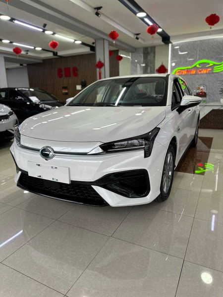 Gac Aion S 580 oq rangi nalichida China Car avtosalonida!