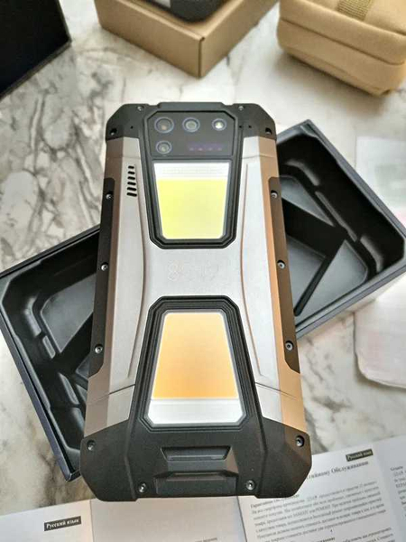 Unihertz Tank 2, с проектором.