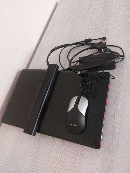 Asus core i- 5 noutbok  RAM 8/512