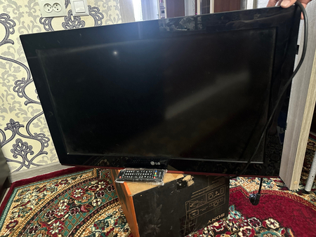 Телевизор LG продаю срочно