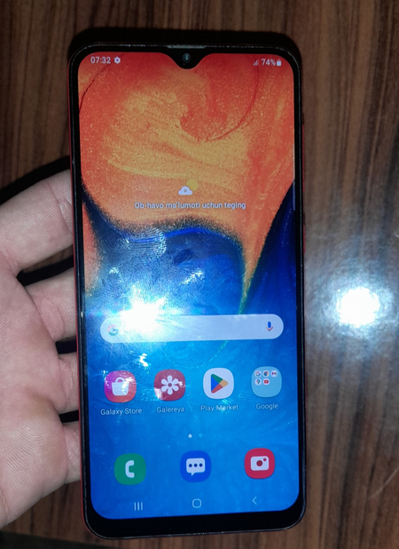 Samsung a 20 yaxshi holatda