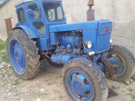 Traktor sotiladi