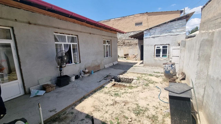 Продается дом 2.5 соток 4 комнаты в Улугбеке (ОбиРахмат ресторан)