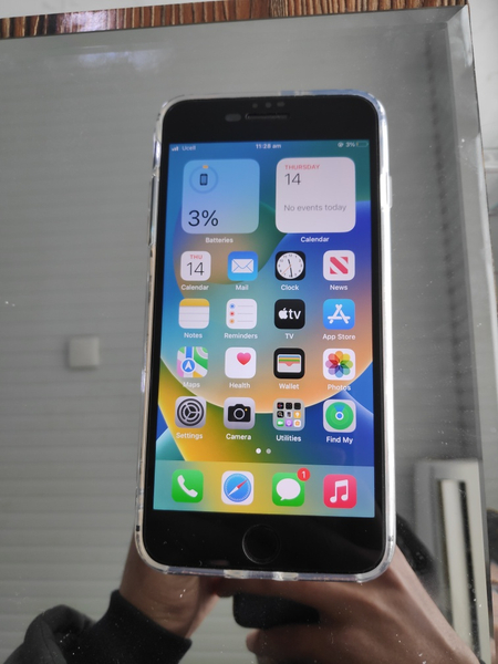iPhone 8 plus 64 GB black. 76% yomkost.