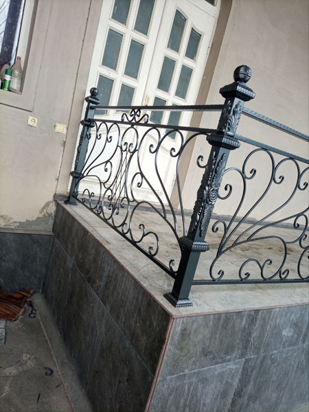 Darvoza restavratsiya qilamiz kiraskalaymiz tamirlaymiz