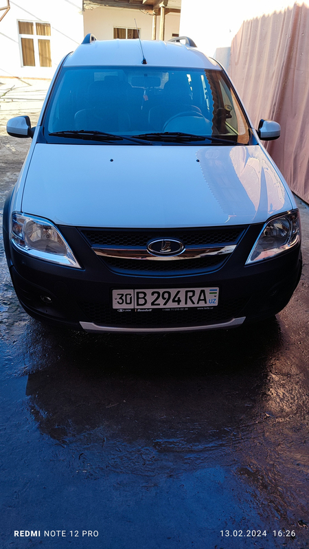 Lada largus cross