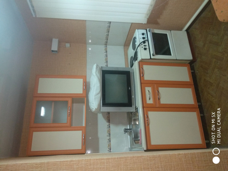 Продам спутник8 1ком 1этаж 2этажки с хорошим ремонтом деревянный