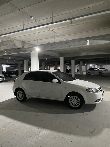 Gentra 1,8 hatchback