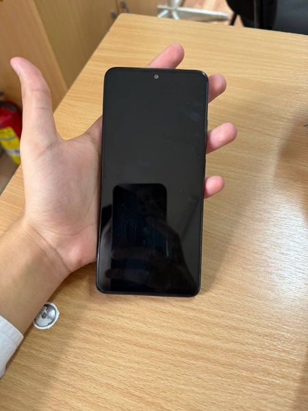 Redmi note 11 pro yaxshi ishlatilgan sinmagan 1chi qol usta kormagan