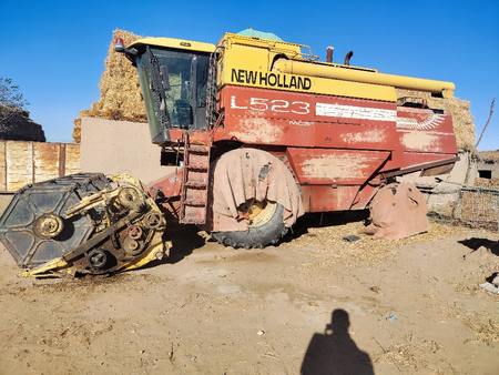 New Holland комбайн 220 л.с