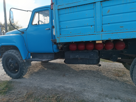 Gaz 53 sotiladi .