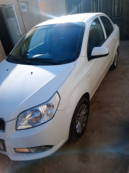 Nexia 3 satiladi
