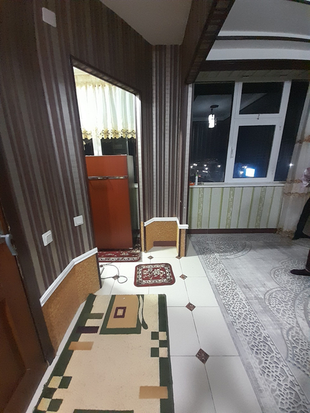 Продаётся 1-комнатная квартира вдоль дороги. Поворот.