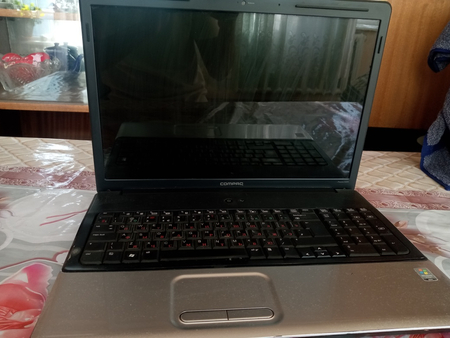 Ноутбук Compaq примерно 2007 года