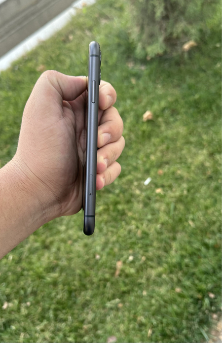 Iphone 11 sotiladi bez karopka xolat zor 128tali yomkst 100 usiliny