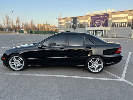 Mercedes w203 yili 2004 sotiladi yoki arendaga beriladi narxi 17.000