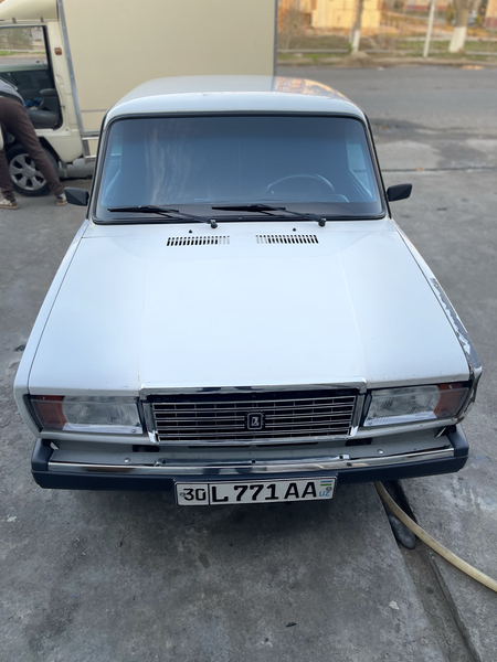 Vaz 2107 sotiladi